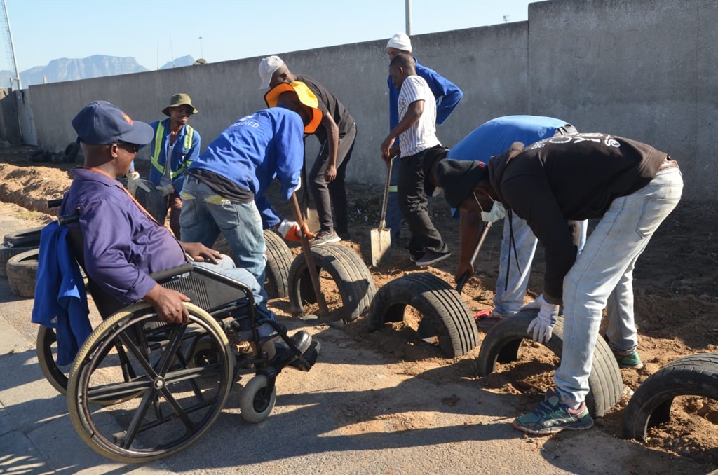 KASI MEN KEEP THEIR KASI CLEAN! | Daily Sun