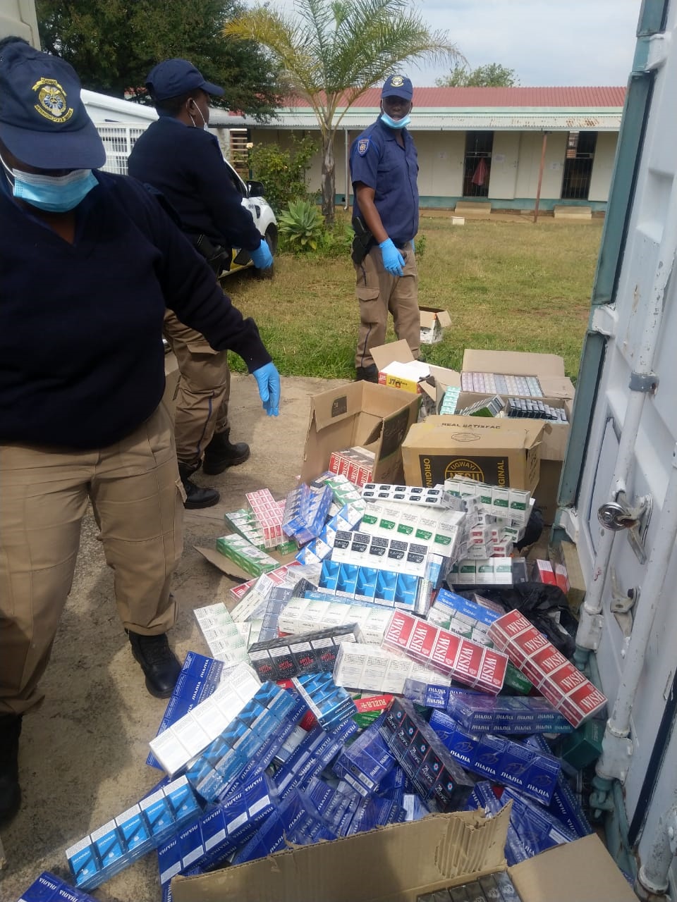 COPS SEIZE CIGARETTES WORTH R1.5M! | Daily Sun