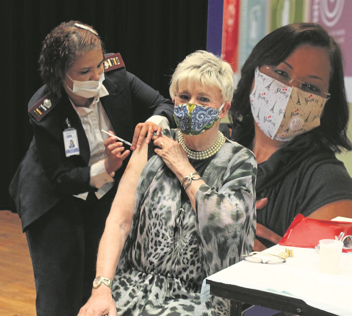 Tannie Evita kry haar ‘jab’ | Netwerk24