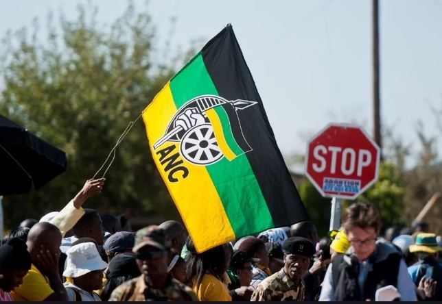 POLITICIAN IN THE MIDDLE OF FOOD PARCEL OUTRAGE! | Daily Sun