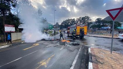 Bus set alight in Philippi, tyres burnt in Hout Bay as protests flare ...