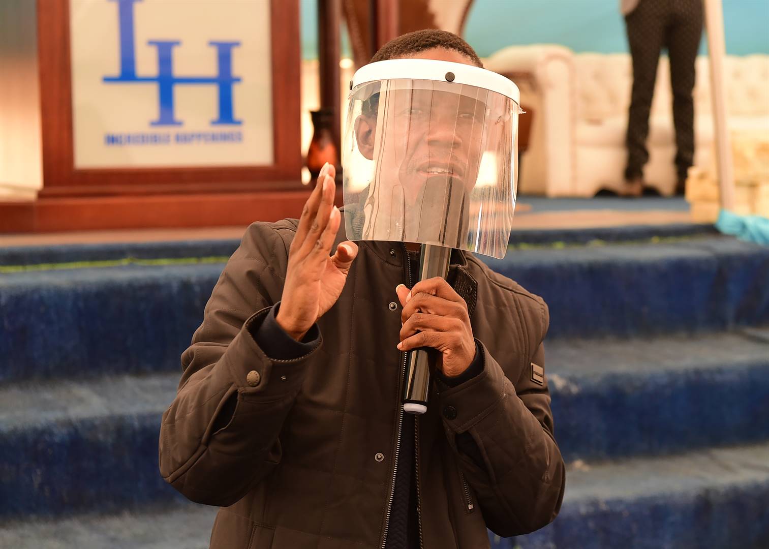 PICS: PARK AND PRAY CHURCH SERVICE! | Daily Sun