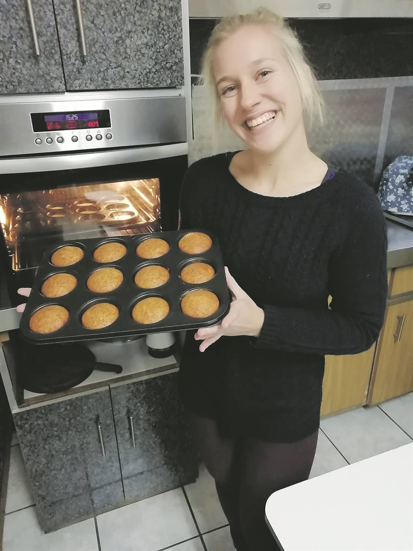 Ma en dogter skryf albei hul resepte in | Netwerk24
