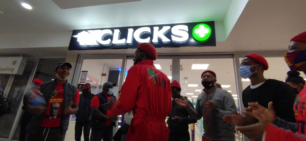 Clicks meen 37 winkels word geraak, maar deure bly oop | Netwerk24