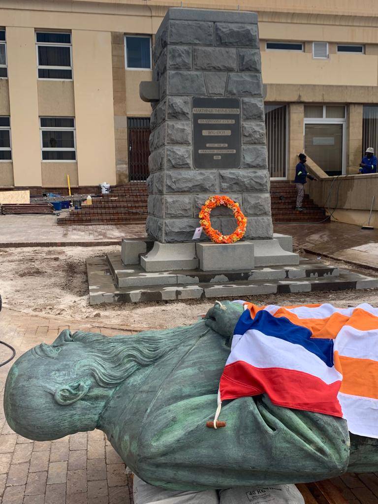 MT Steyn-beeld herrys met Vrystaatse Vierkleur voor Oorlogmuseum ...