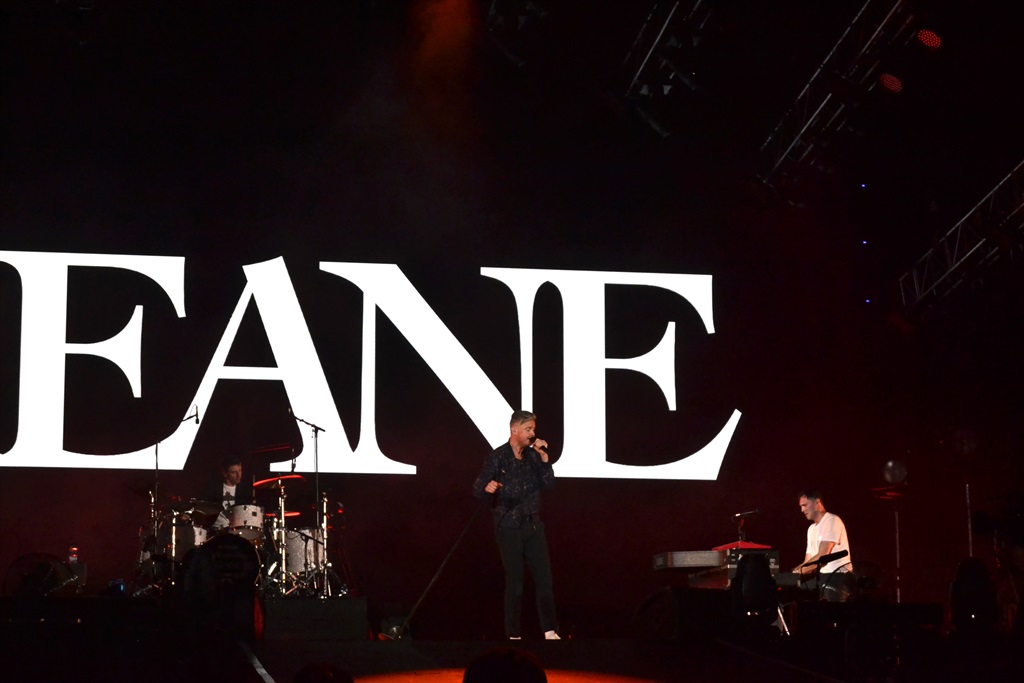 PHOTOS | Nothing but the hits: Maroon 5 wows crowd at first SA show ...