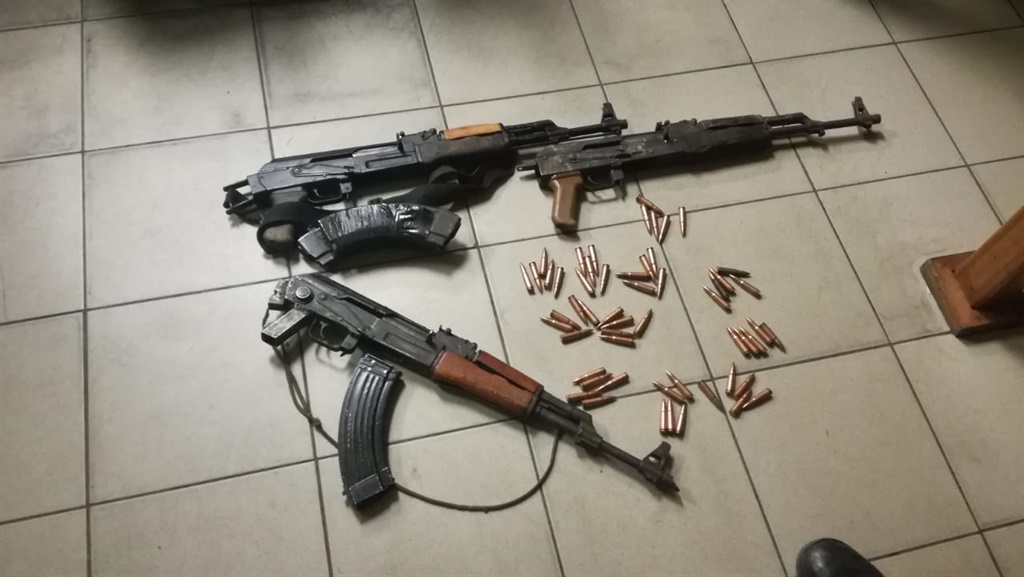Taxi hit men shootout with cops! | Daily Sun