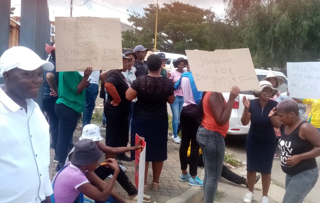 Kasi residents rally behind murder suspects | Daily Sun