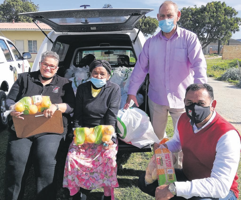 Community Chest donates parcels to old age homes | Netwerk24