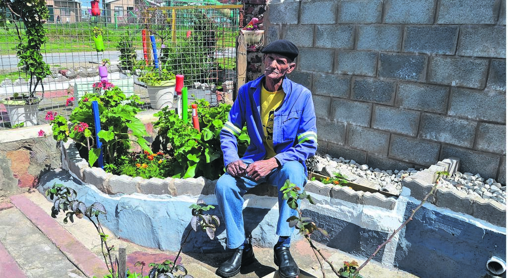 Uncle Dougie shares love of gardening with youth | Netwerk24