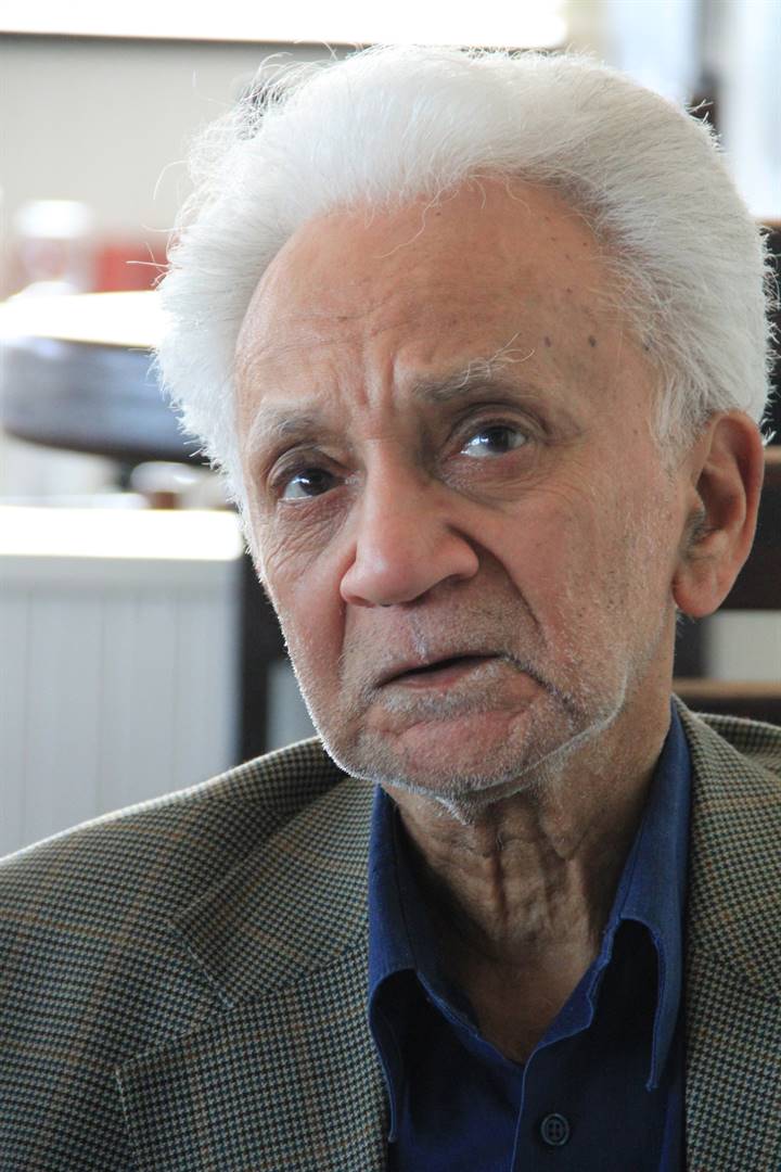 Dumas bring Kaaps, Small en animasie na konstitusionele hof | Netwerk24