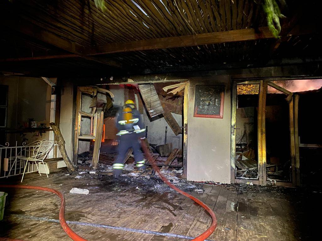 Gesin het net slaapklere oor ná huis afbrand | Netwerk24