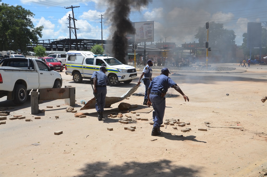 GATVOL VILLAGERS SHUT DOWN KASI! | Daily Sun