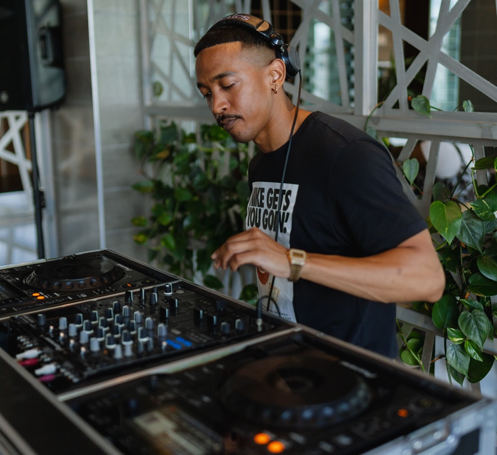 House music lovers chill in the deep end at poolside DJ sessions | News24