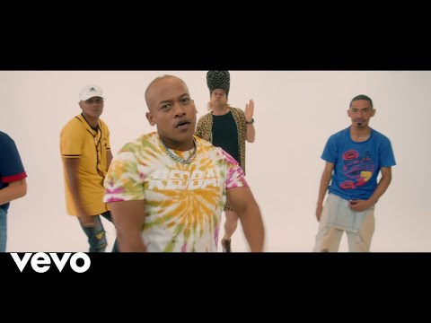 Early B vertel hoe sy geloof en grootwordjare sy musiek beïnvloed ...