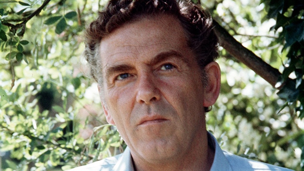 Jack Hedley, bekend vir sy rol as Sir Timothy Havelock in die Bond ...