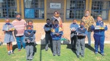 Harte verbly deur skenking van skoolklere, skryfgoed | Netwerk24