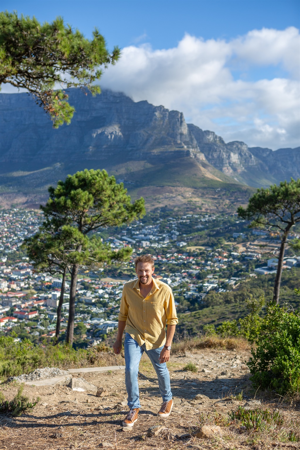 Ivan Botha terug in sepie, maar Donnalee en kroos bly no. 1
