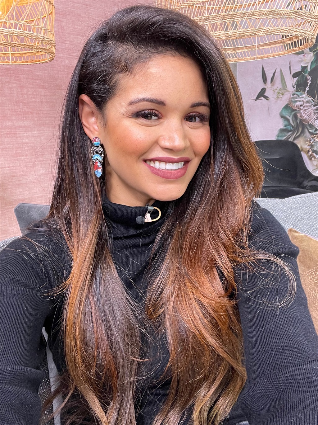 'n Dag in die lewe van TV- en radioaanbieder Zoë Brown | Huisgenoot