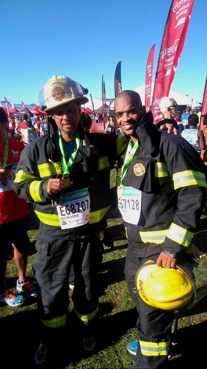 Cape firefighters brave Two Oceans Marathon in their uniforms... for a ...