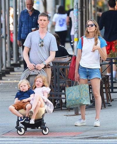 SNAPPED! The pics that prove celebs are just like us sometimes | News24