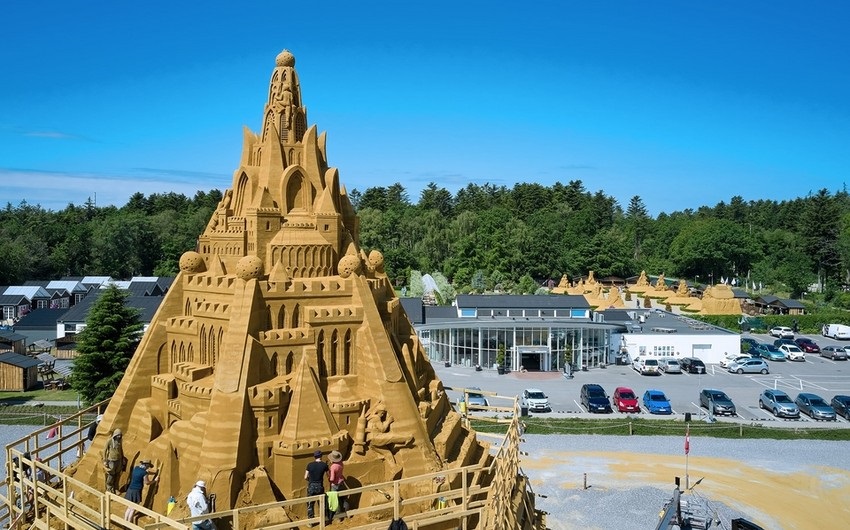 Die wêreld se hoogste sandkasteel van net meer as 21m is in die Deense ...