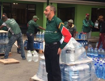 Dr. Imtiaz Sooliman, stigter van die organisasie Gift of the Givers, is ...