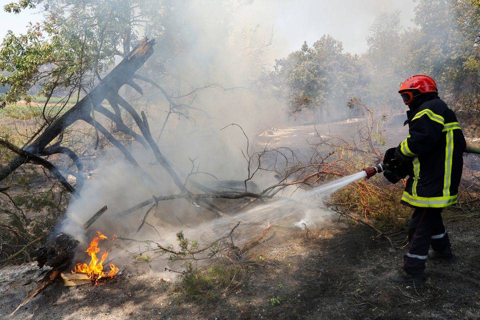 Duisende ontruim weens brande in Franse Riviera | Netwerk24