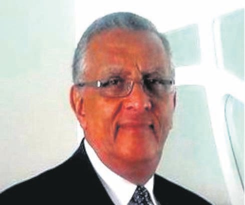 Curator shares history with locals | Netwerk24