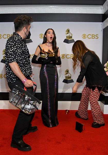 Olivia Rodrigo accidentally dropped and broke one of her Grammy Awards ...