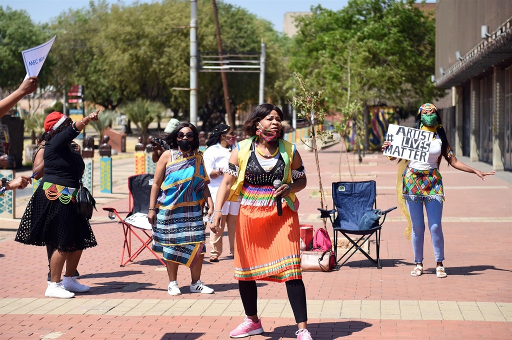 Gatvol artists perform outside premier’s office! | Daily Sun