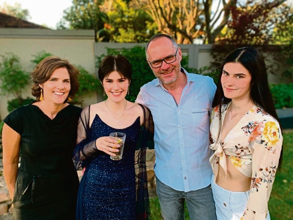 Alex Otto (50) van Houghton, Jhb, is Sondag op sy dogter Jocelyn se ...