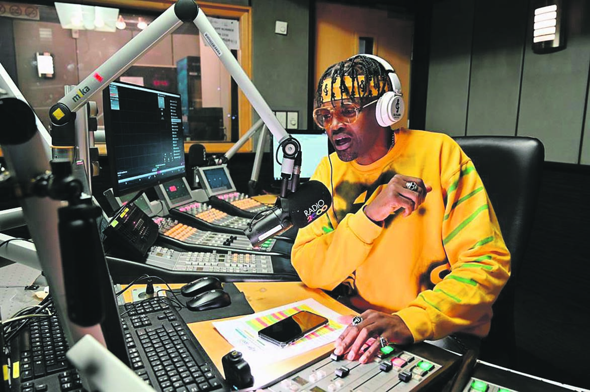 DJ Cleo shows young lads how it's done | Daily Sun
