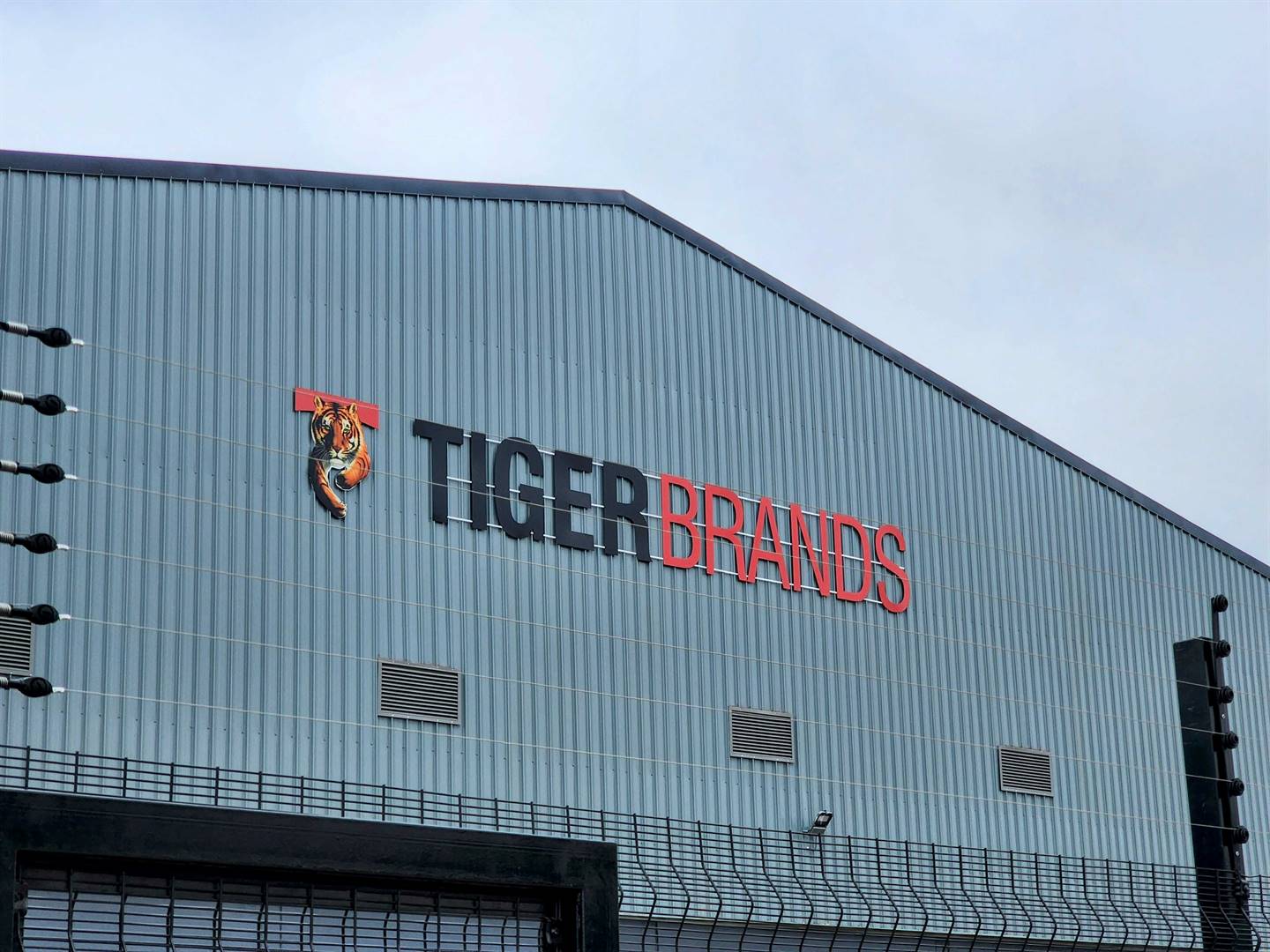 Tiger Brands bou terwyl ander vou: R300 m.-aanleg vir Black Cat ‘kan ...