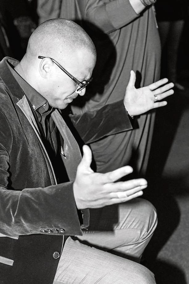 SON HERO EN ZERO: Seun styg uit terwyl cop mang | Son