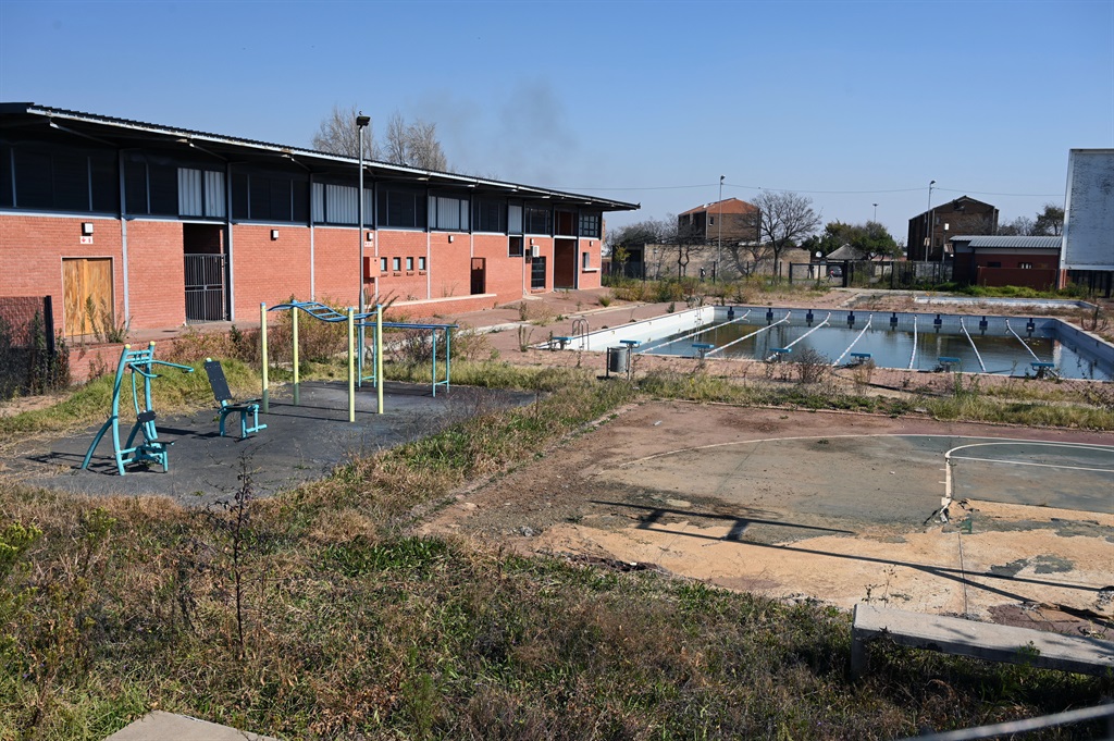 PICS: R82 million pool left high and dry! | Daily Sun