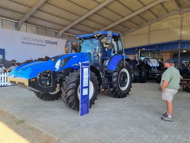 KYK | Gee gas met die nuwe New Holland-metaangastrekker | Landbou