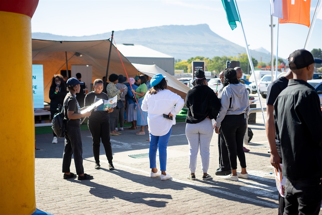 SANRAL drives road safety message to Enoch Mgijima shoppers at Nonesi ...