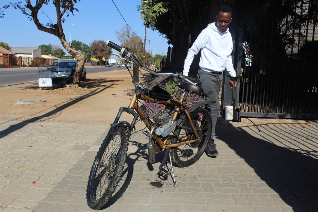 Man's DIY a money-making machine ekasi | Daily Sun