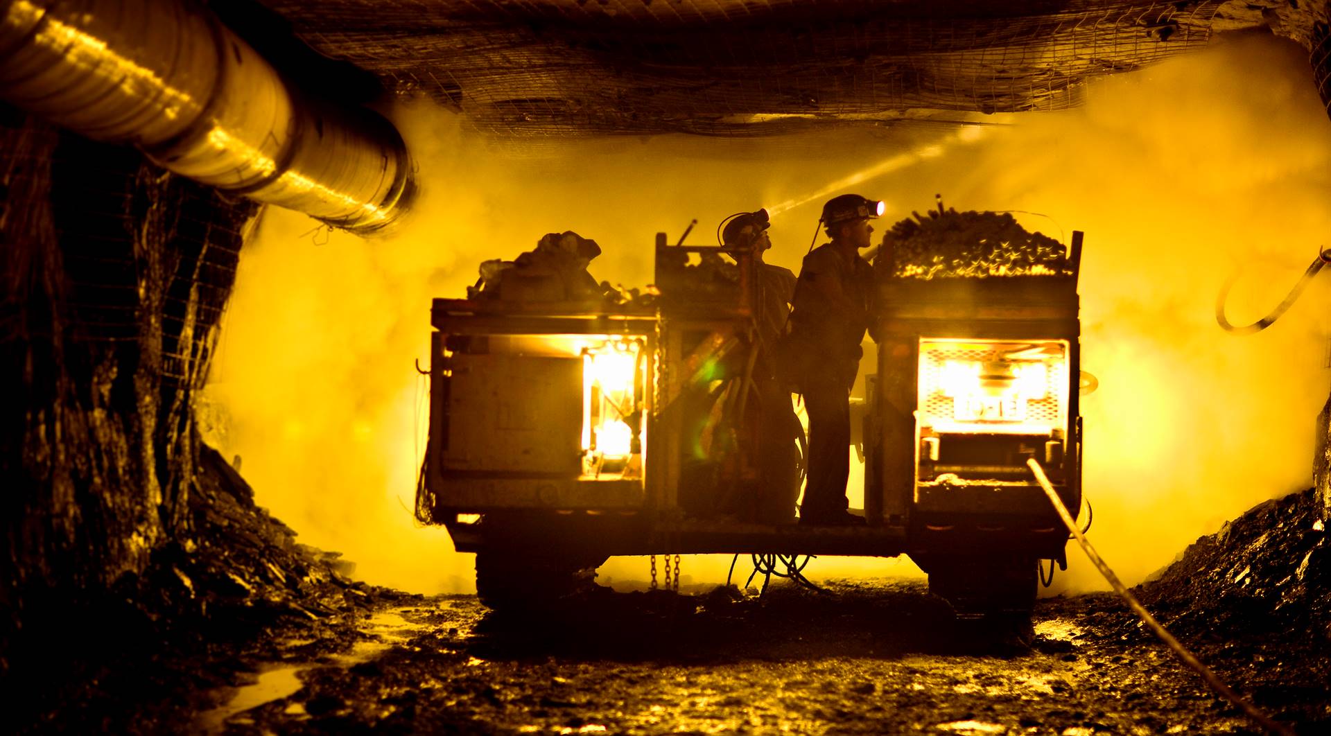 Vrae oor Anglo American se planne met steenkool weens brand by myn in ...