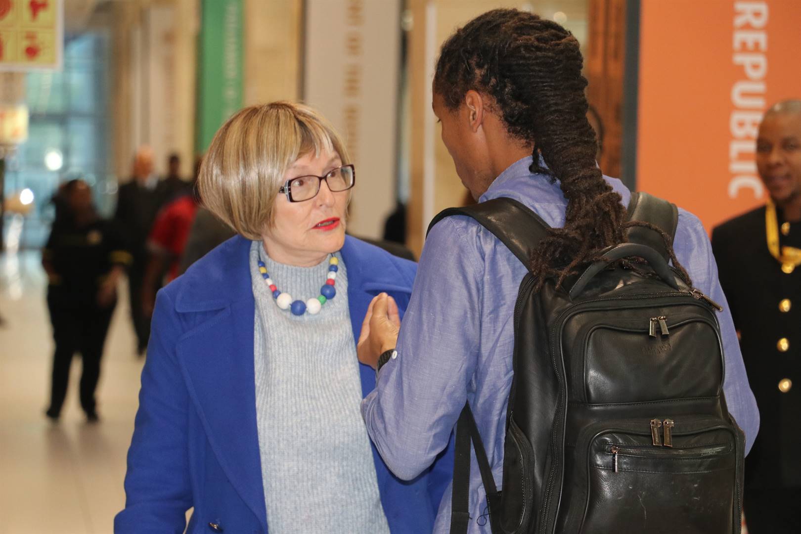 Zille en Mbalula sign namens hul partye | Son
