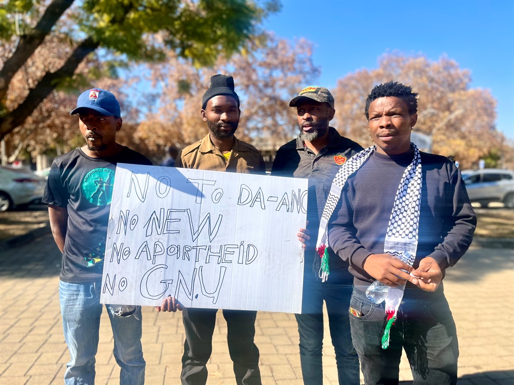 WATCH | Anti-GNU protesters barred from Ramaphosa’s inauguration | News24