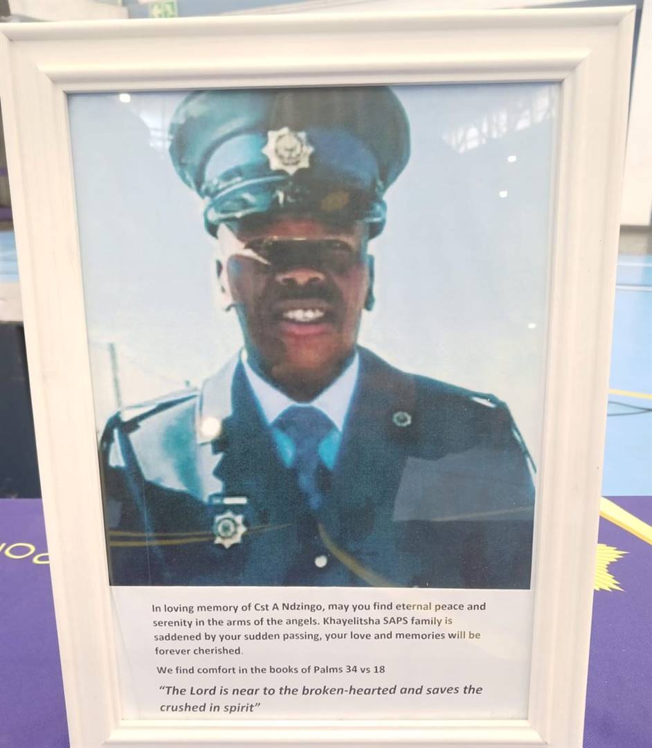 Roerende roudiens vir Khayelitsha-cop gehou | Son