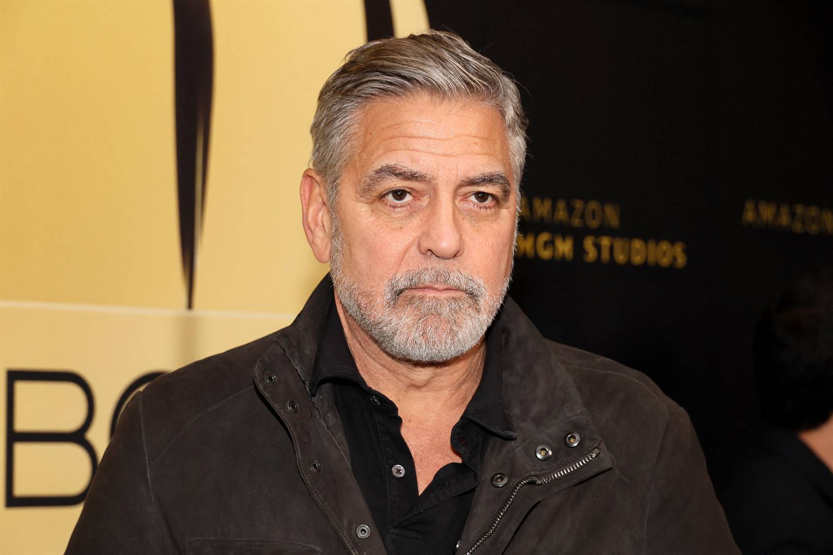 George Clooney moedig Biden aan om herkiesingsveldtog maar te los ...
