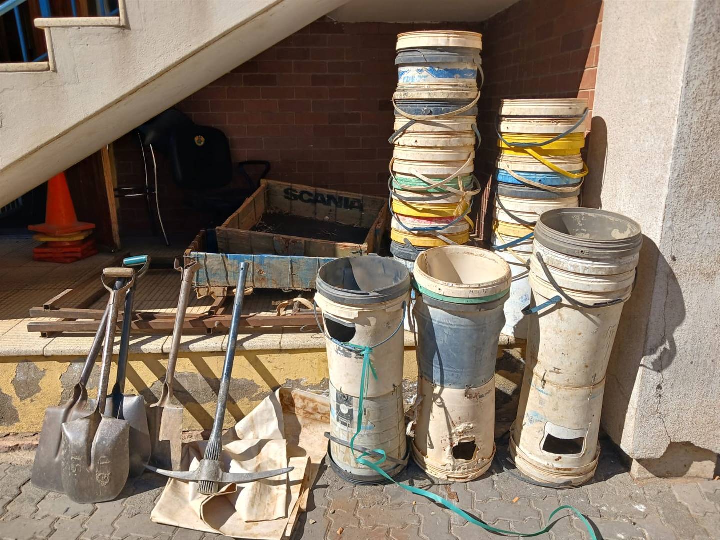 Polisie in N-Kaap trek nog 9 onwettige myners, buitelanders vas | Netwerk24