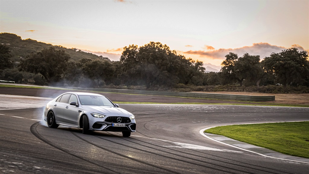 DRIVEN | No V8 in Mercedes-AMG C63 S E Performance? It doesn't matter ...