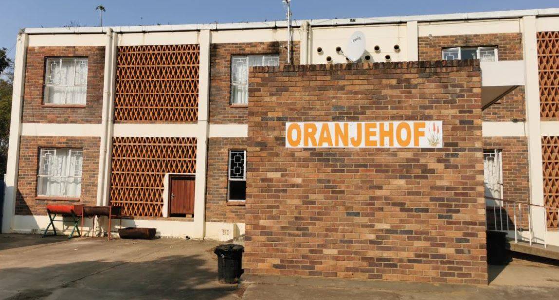 O-Kaapse skool dreig om te sluit, dept. skuld meer as R1 m. vir koshuis ...