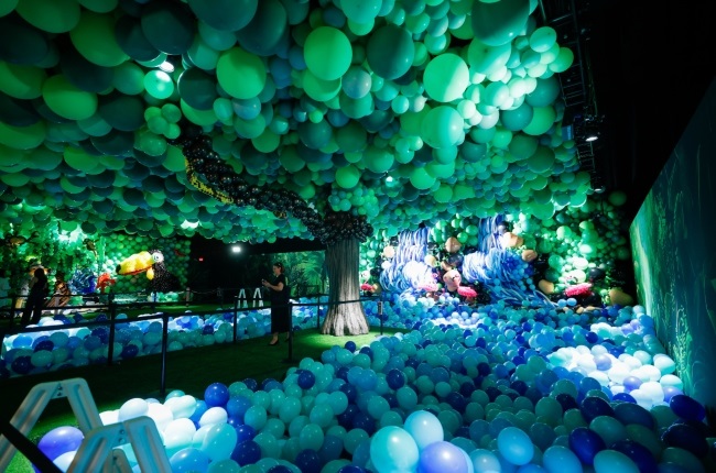 Eye-popping! New York exhibit has art made from more than 700 000 ...