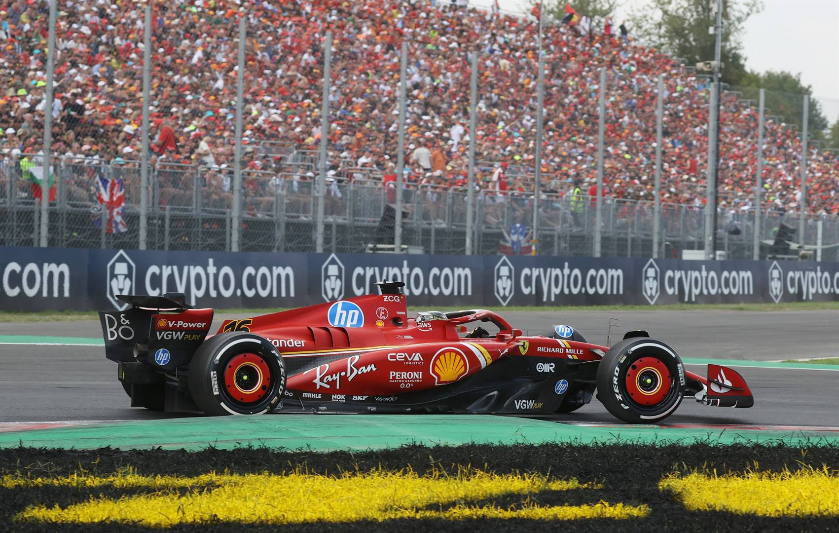 Leclerc 1ste op Monza ná gewaagde spanstrategie | Netwerk24