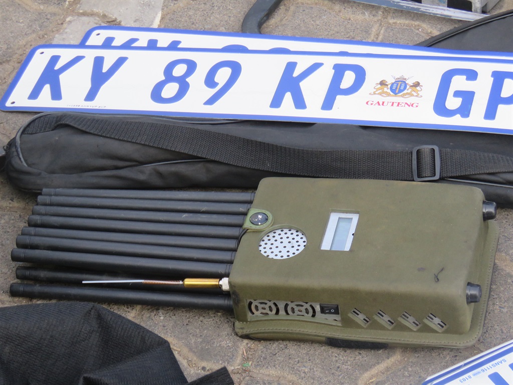 Cops close in on car jamming ring | Daily Sun